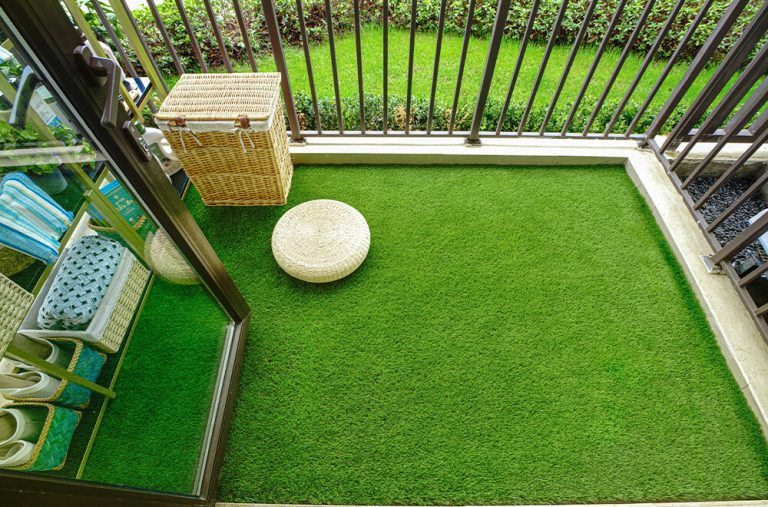 INSTALL ARTIFICIAL GRASS FOR YOUR BALCONY OR TERRACE - CCGrass